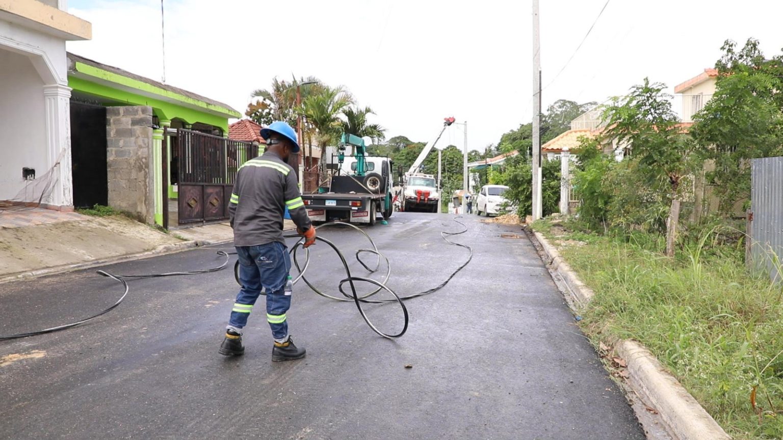 EDEEste Desarrolla Mini Proyecto Eléctrico en Sabana Perdida para ...